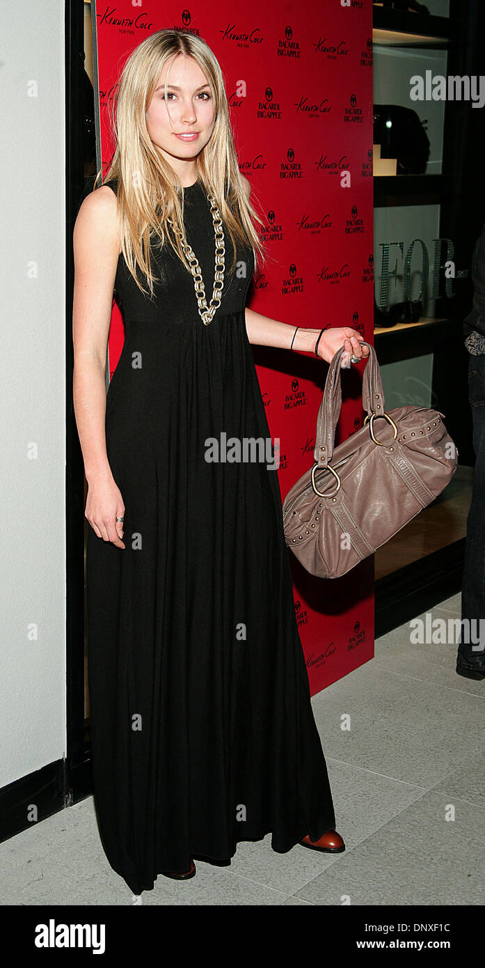 Sarah carter actress hi-res stock photography and images - Alamy