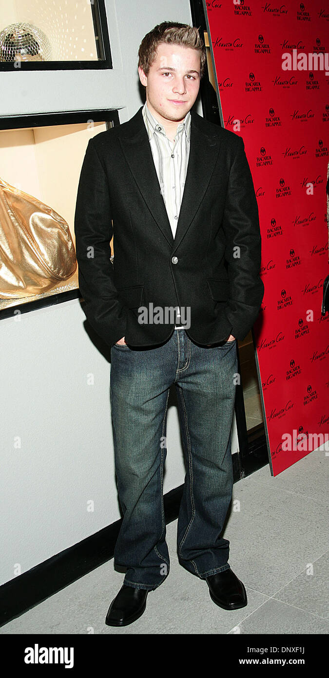 Dec 08, 2005; Los Angeles, CA, USA; Actor SEAN PYFROM during arrivals ...