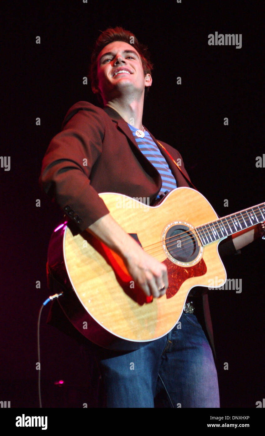 Tyler hilton walk the line hi-res stock photography and images - Alamy