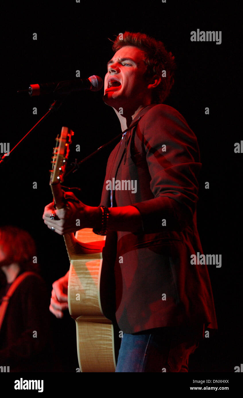 Tyler hilton walk the line hi-res stock photography and images - Alamy