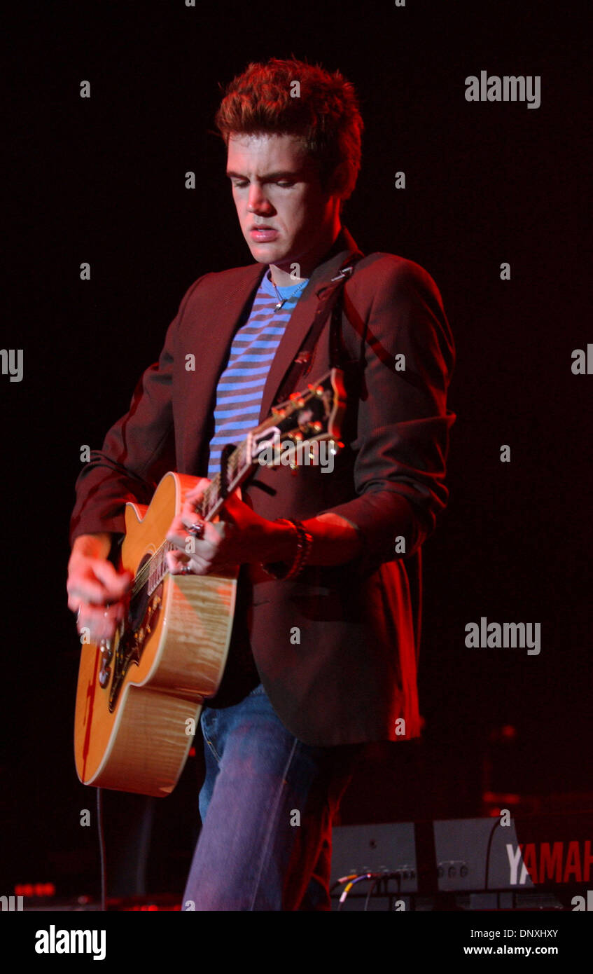 Tyler hilton walk the line hi-res stock photography and images - Alamy