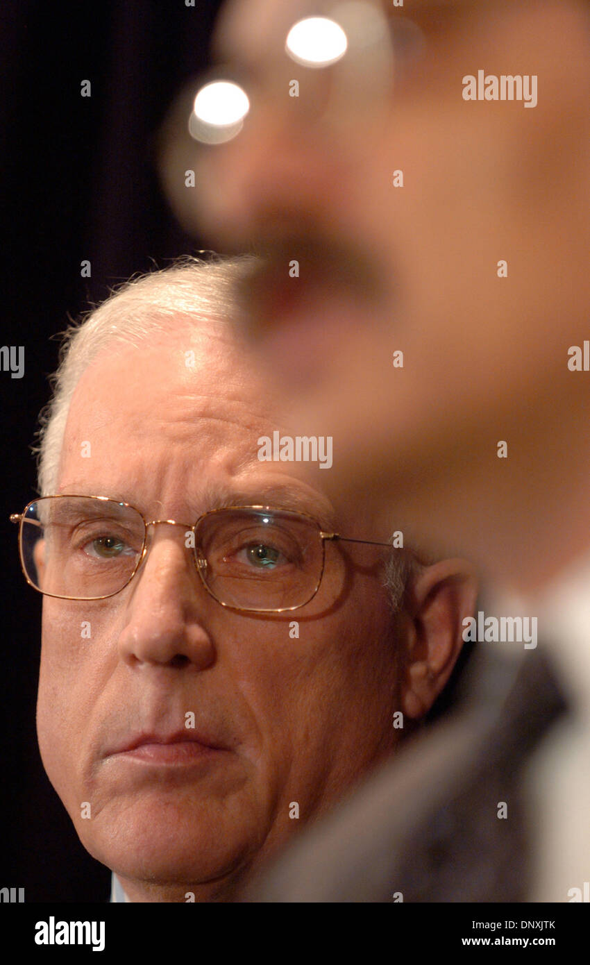 Dec 16, 2005; Manhattan, NY, USA; MTA Chairman PETER KALIKOW (L ...