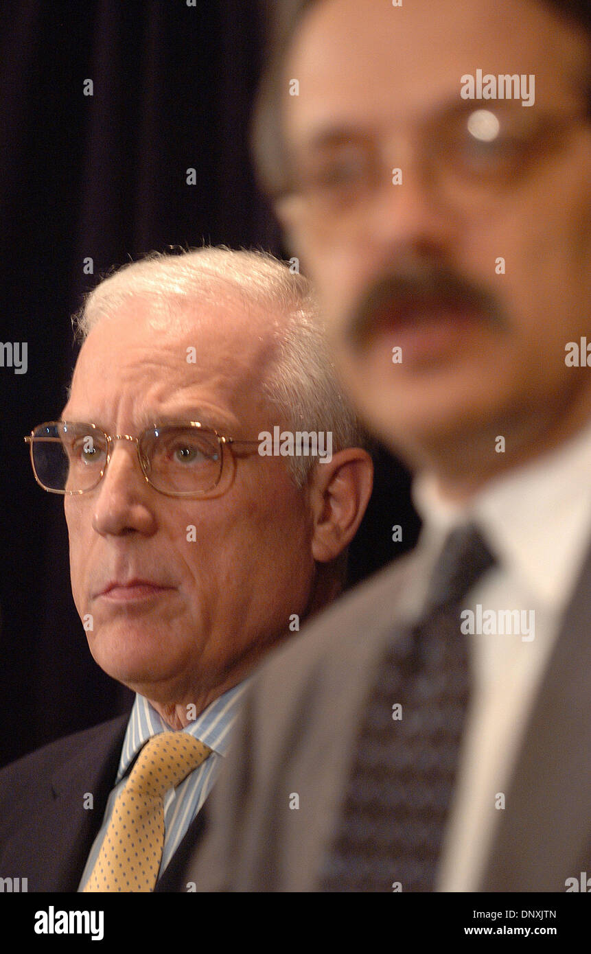 Dec 16, 2005; Manhattan, NY, USA; MTA Chairman PETER KALIKOW (L ...