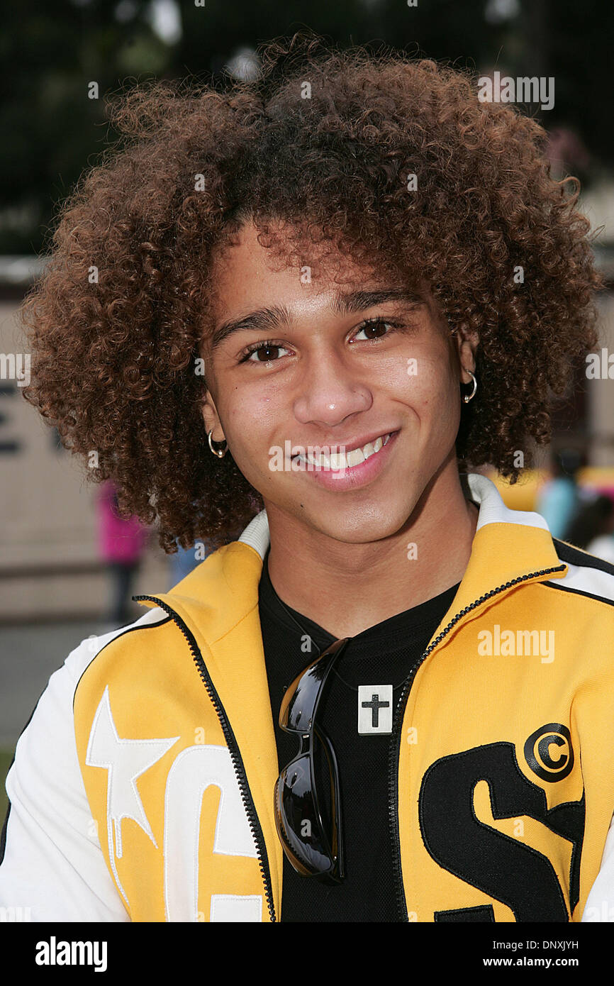 Corbin bleu 2005 hi-res stock photography and images - Alamy