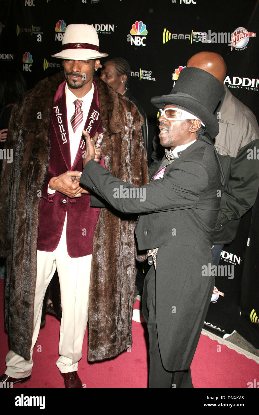 Dec 19, 2005; Las Vegas, NV, USA; Rappers SNOOP DOGG and FLAVA FLAV at ...