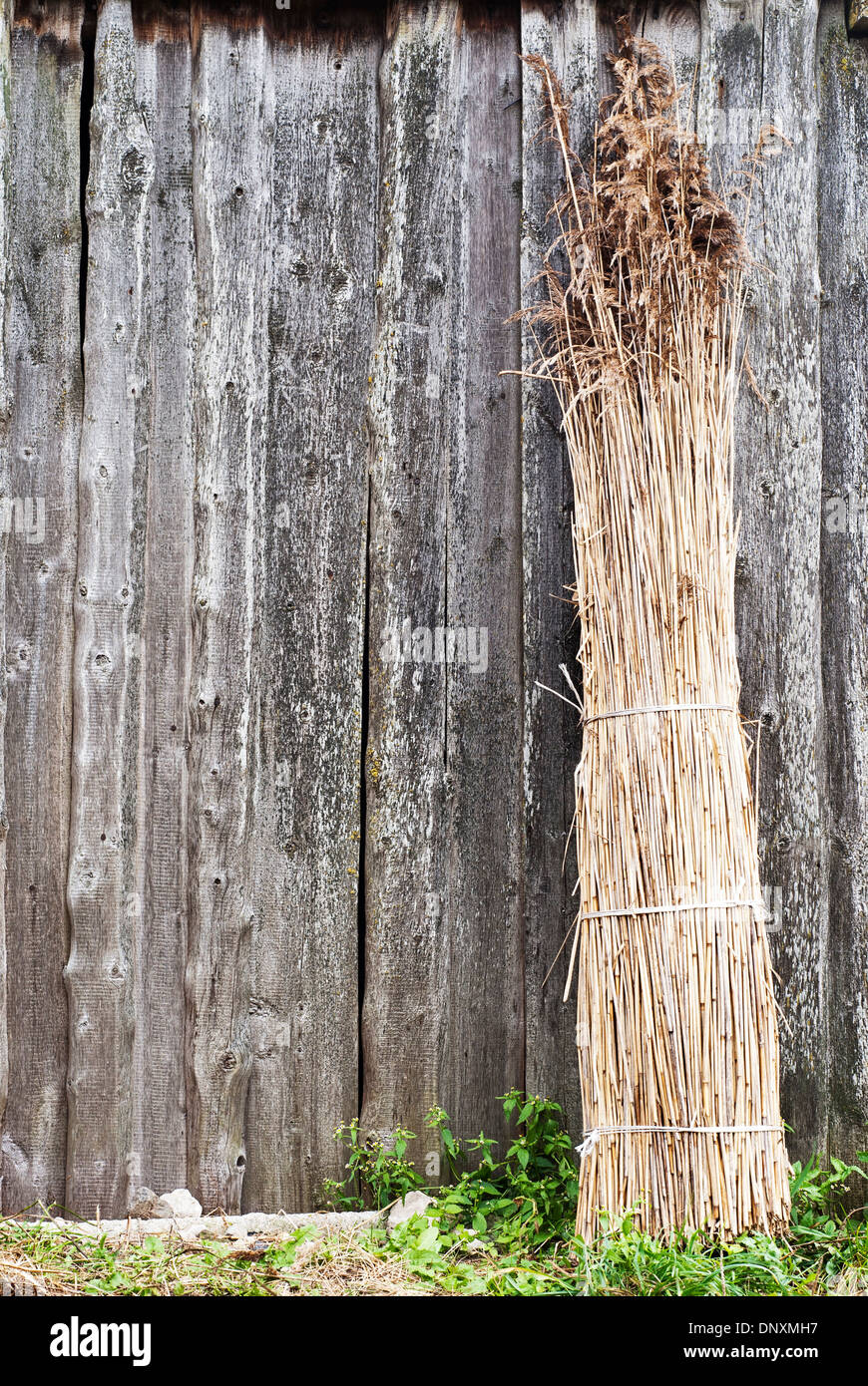 Sheaf of straw Stock Photo - Alamy