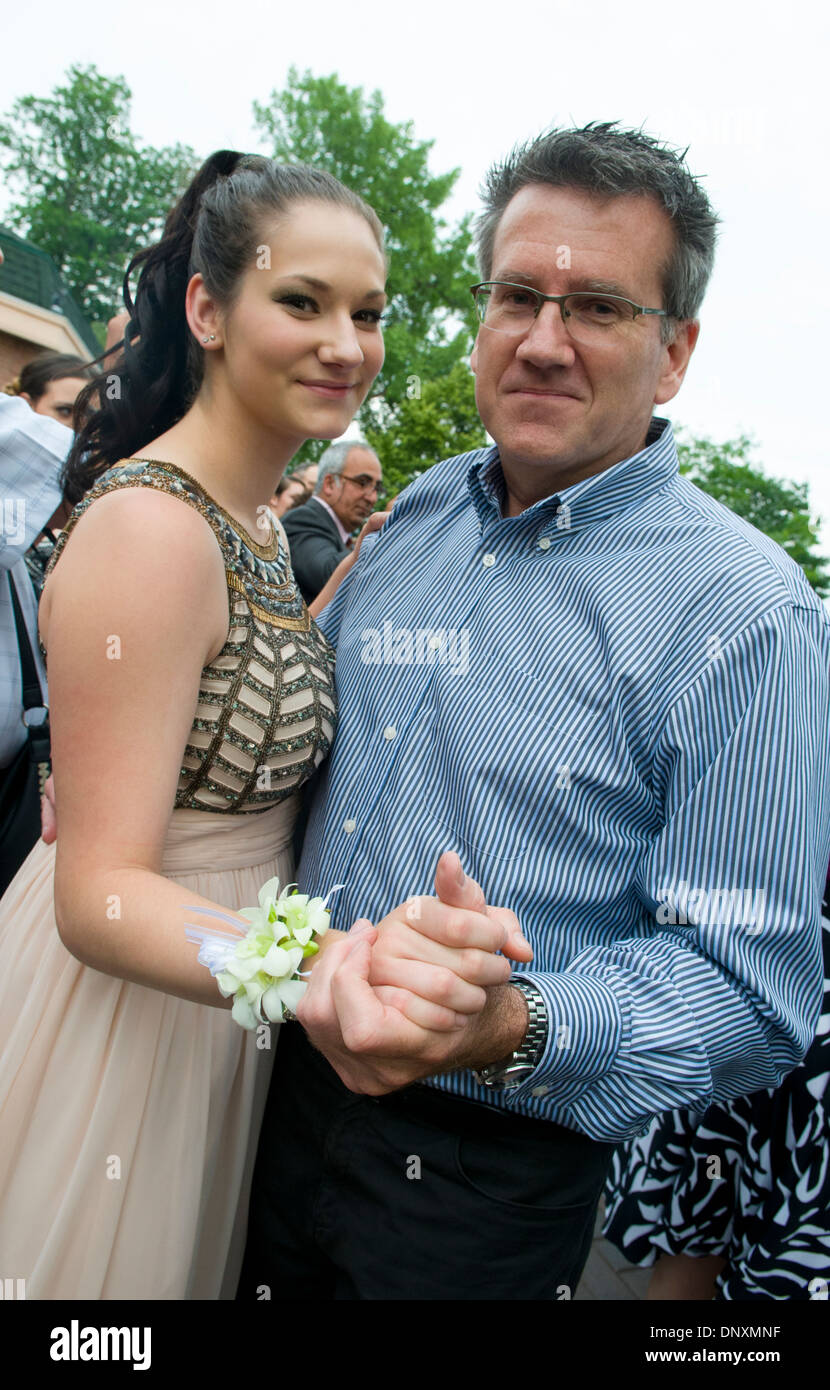 Father and daughter first dance Stock Photo - Alamy