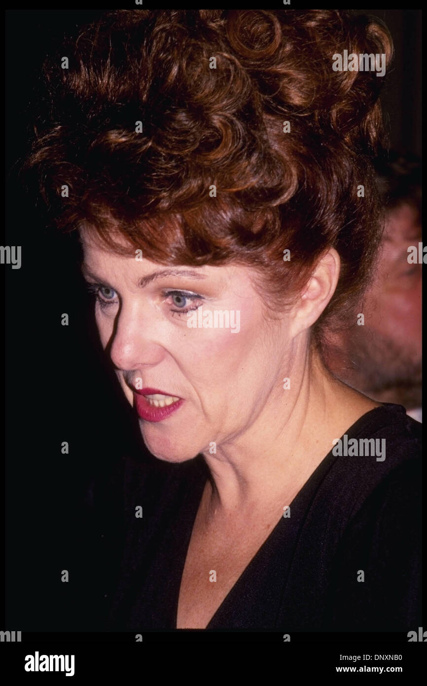 Actress lynn redgrave hi-res stock photography and images - Alamy