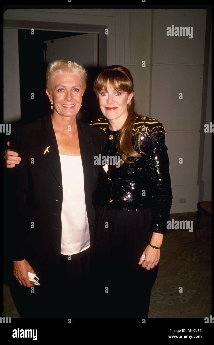 Hollywood, CA, USA; Acting sisters LYNN REDGRAVE and VANESSA REDGRAVE ...