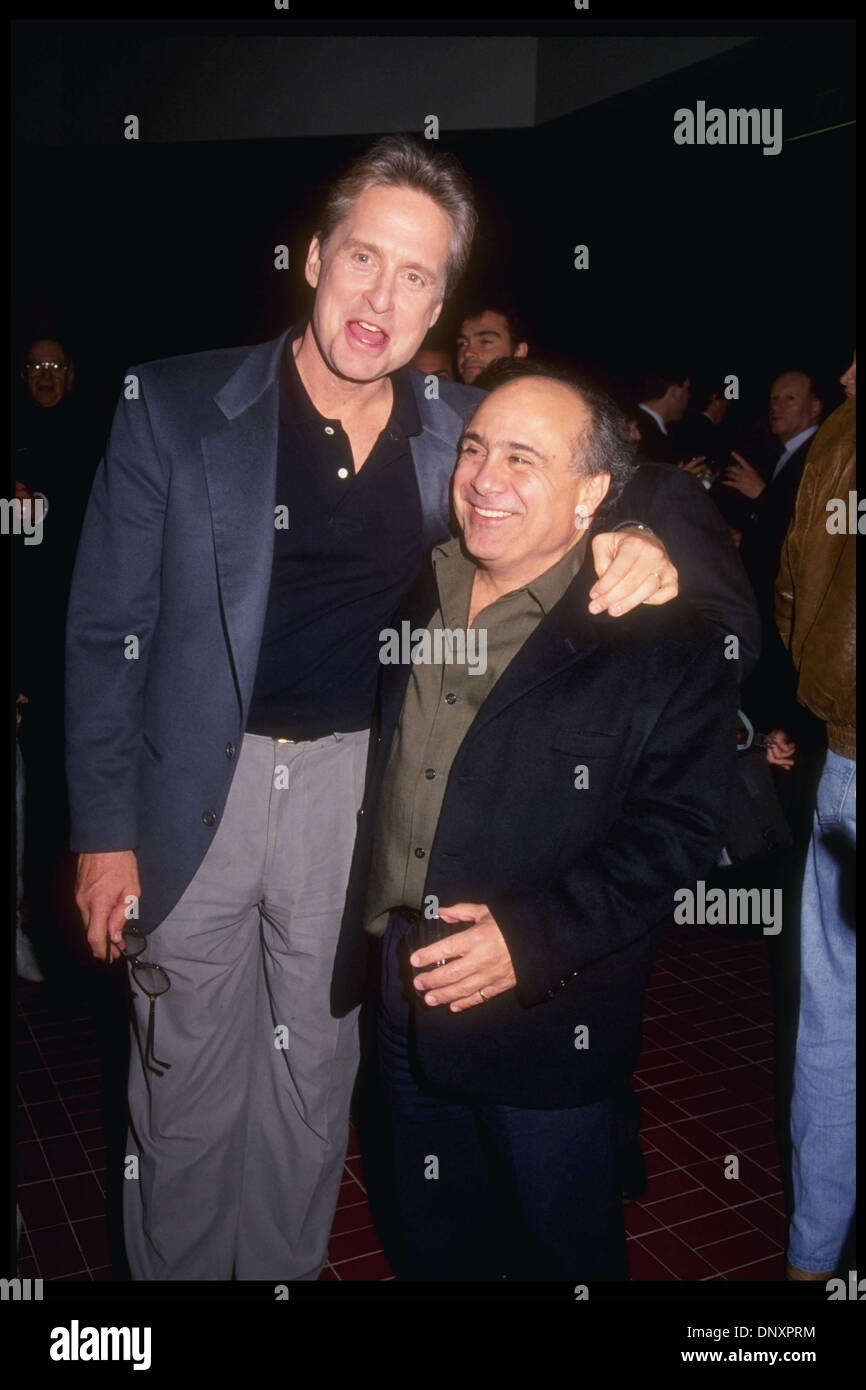 Danny devito michael douglas hi-res stock photography and images - Alamy
