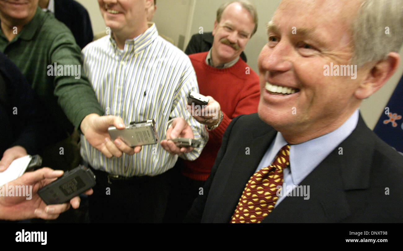 Dec 29, 2005; Minneapolis , MN, USA; Head Gopher football coach Glen ...