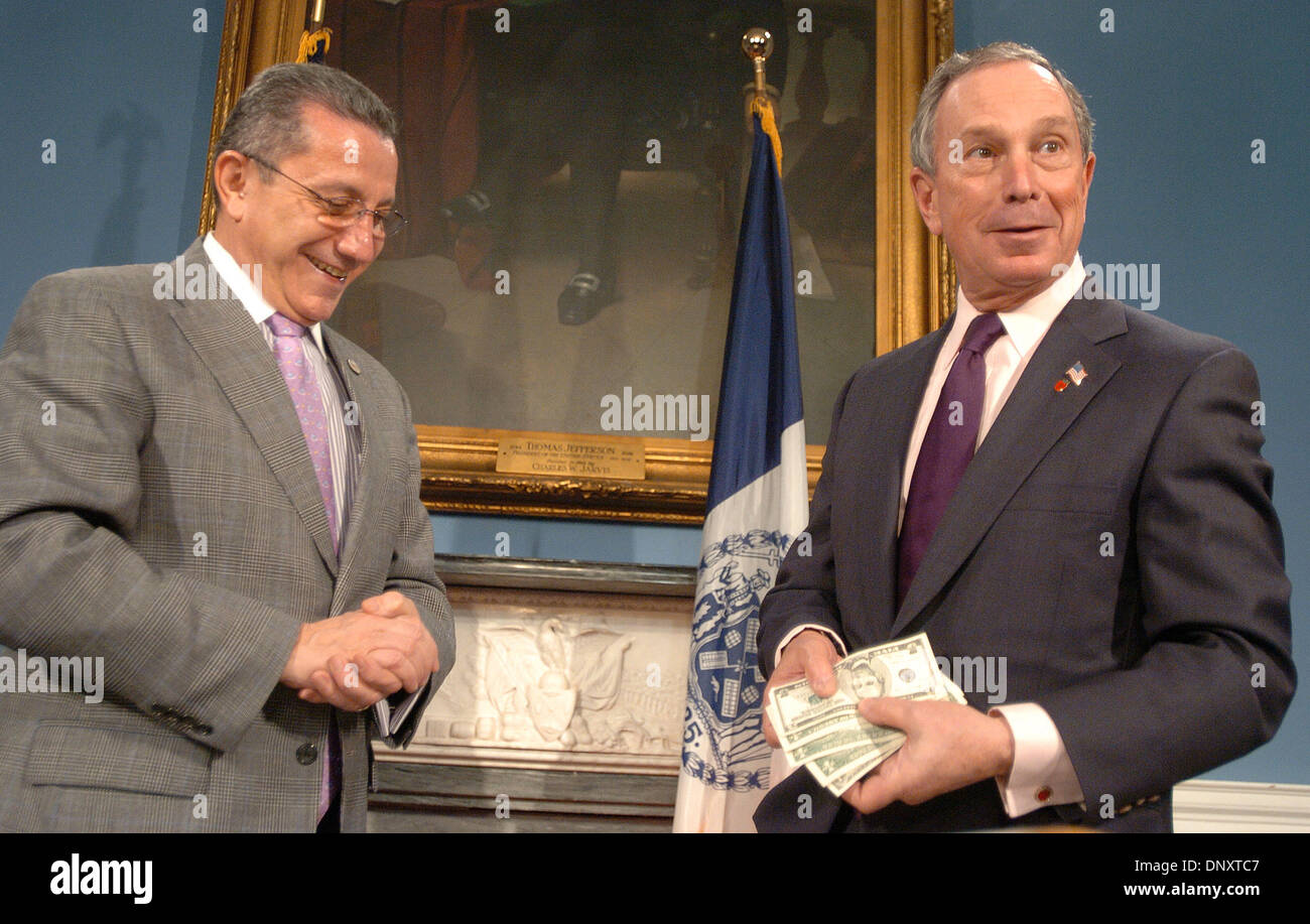 Dec 30, 2005; Manhattan, New York, USA; Mayor MICHAEL BLOOMBERG hands ...
