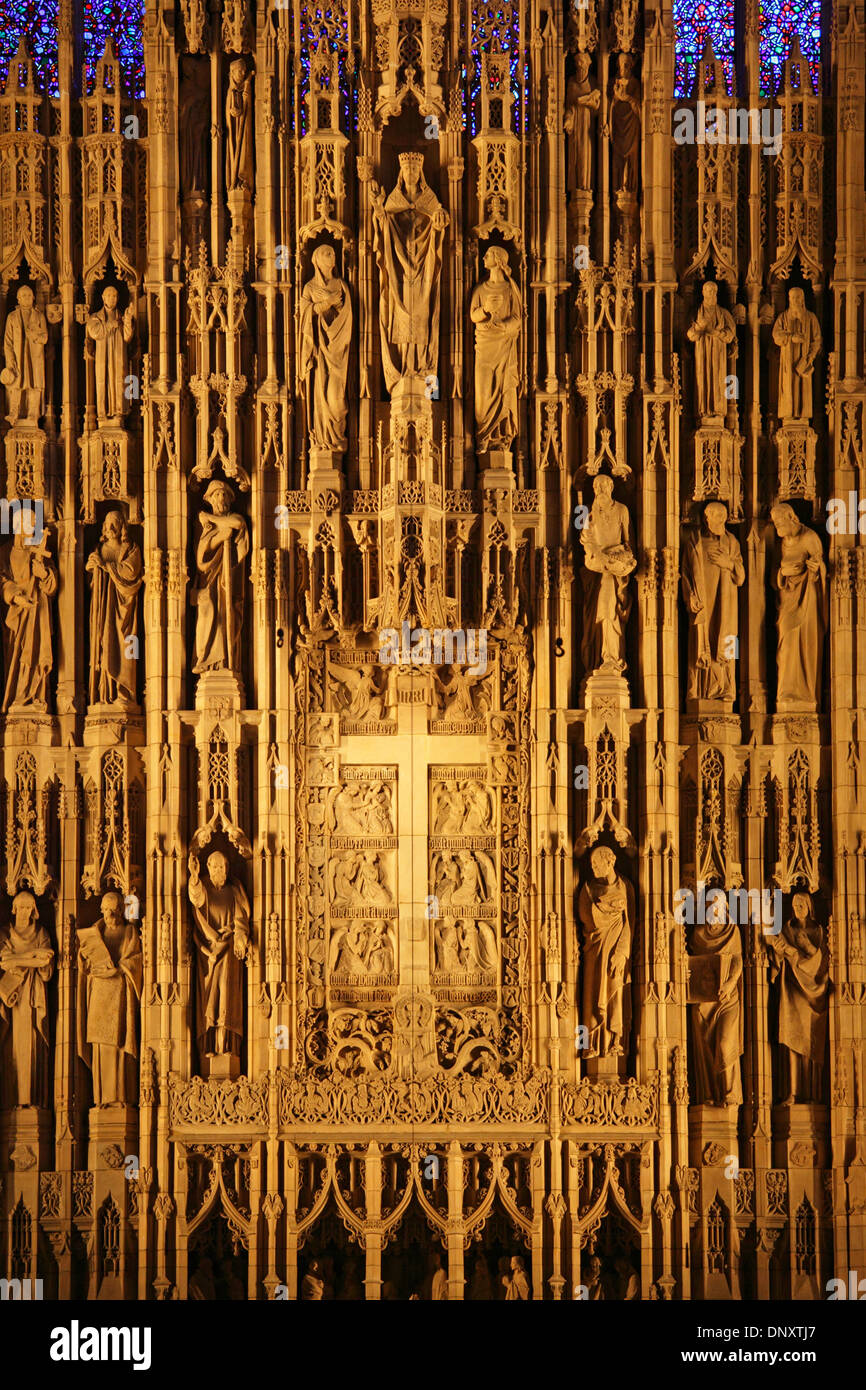The High Altar and Reredos at St Thomas Church, New York City, USA ...