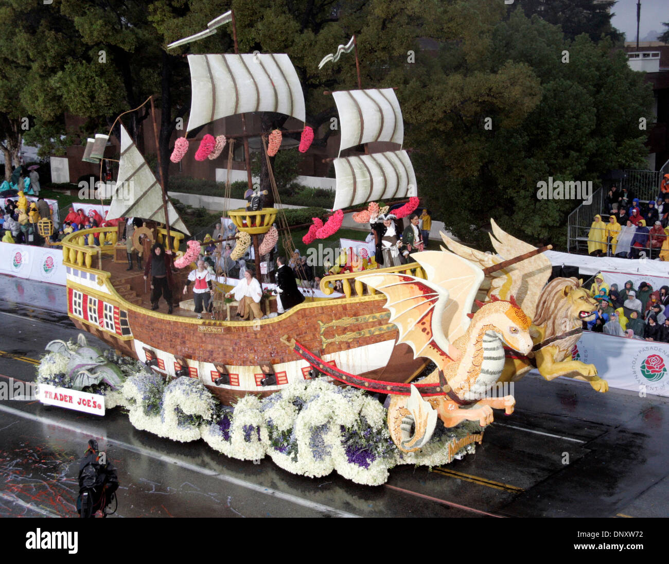 Jan 02, 2006; Pasadena, CA, USA; Extraordinaire Trophy winner float ...