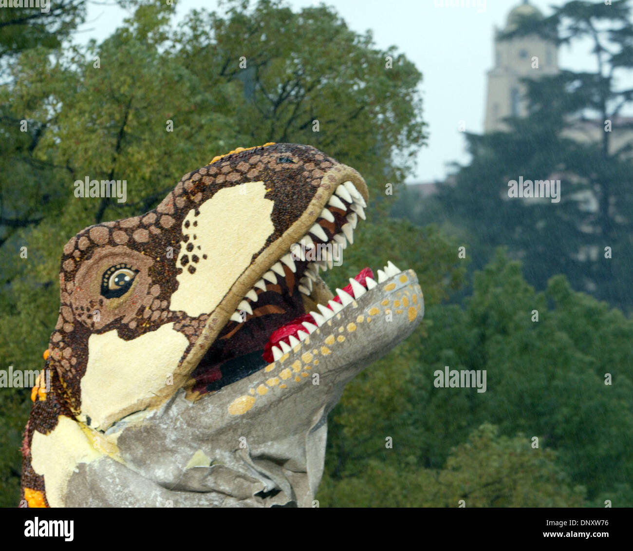 Jan 02, 2006; Pasadena, CA, USA; A float drives down Colorado Boulevard ...
