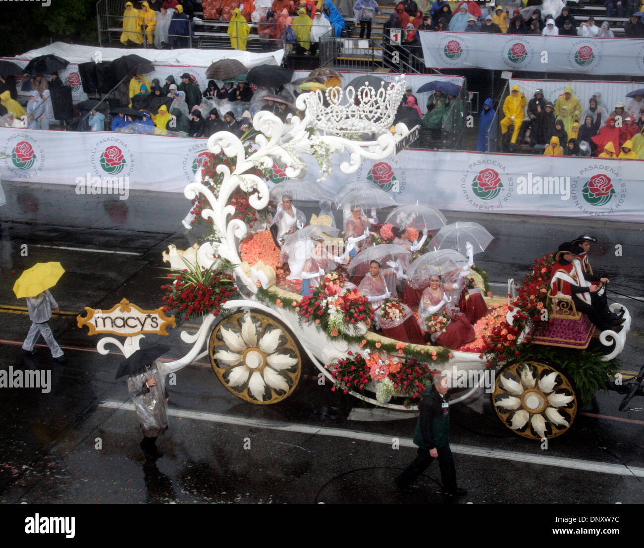 Clear poncho hi-res stock photography and images - Alamy