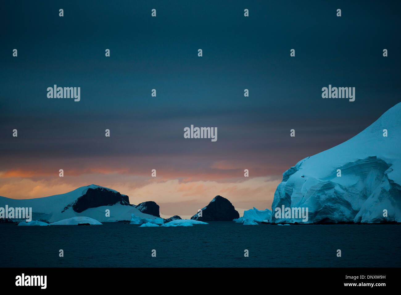 Antarctica summer sun hi-res stock photography and images - Alamy