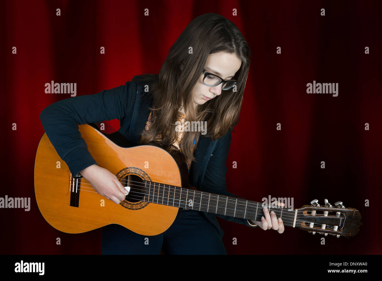 Girls playing guitars hi-res stock photography and images - Alamy