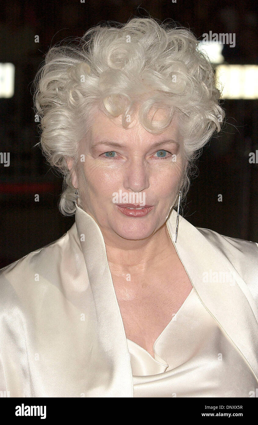 Fionnula flanagan actress hi-res stock photography and images - Alamy