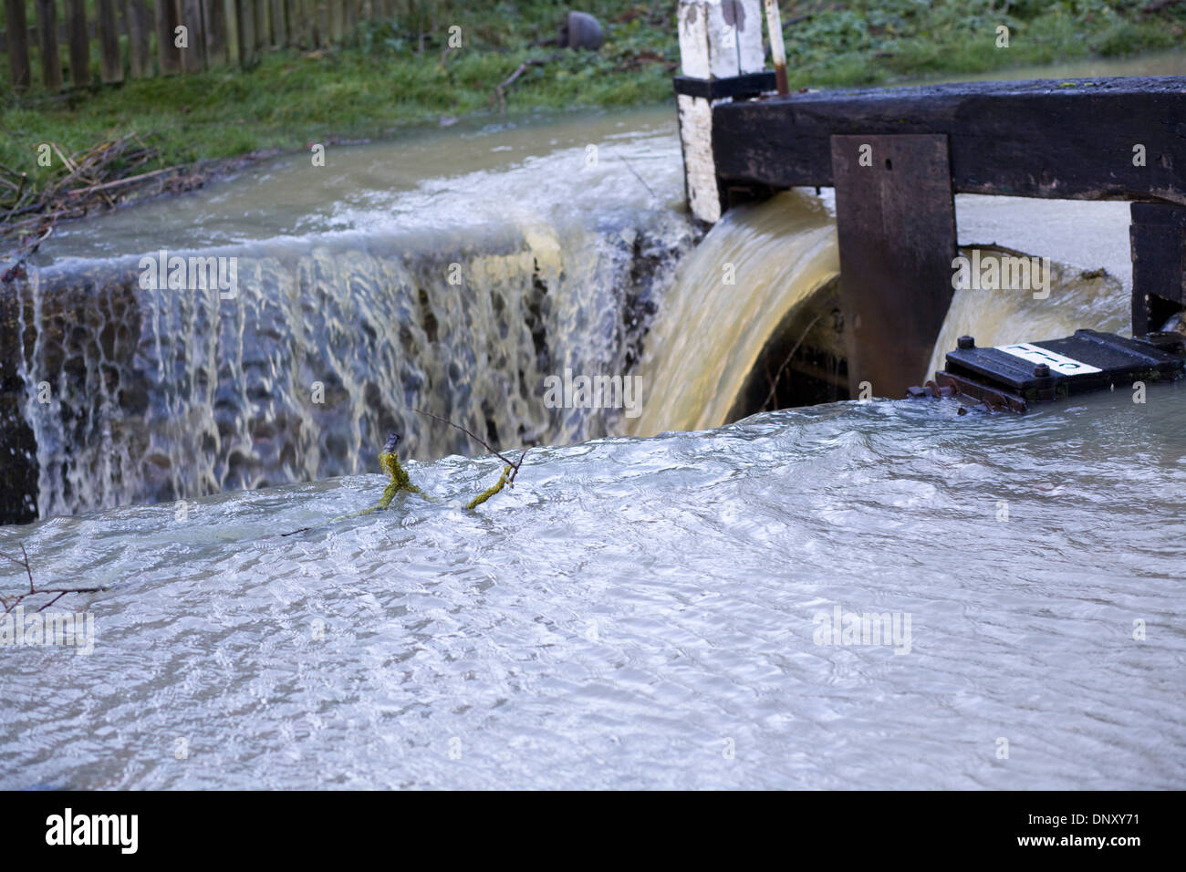 Overflow gate hi-res stock photography and images - Alamy