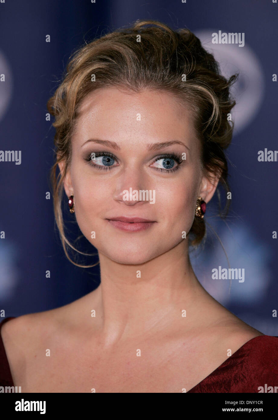 Jan 10, 2006; Los Angeles, CA, USA; AJ COOK arriving at the 32nd Annual ...