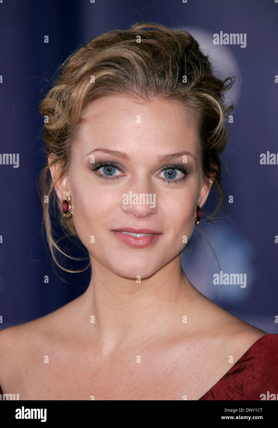 Jan 10, 2006; Los Angeles, CA, USA; AJ COOK arriving at the 32nd Annual ...