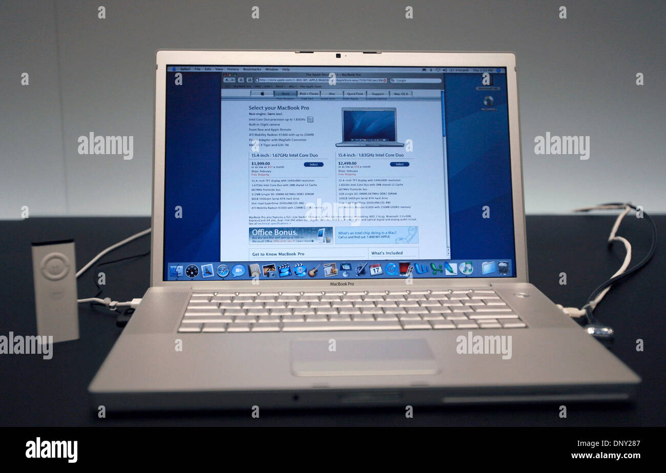 Apple center core hi-res stock photography and images - Alamy