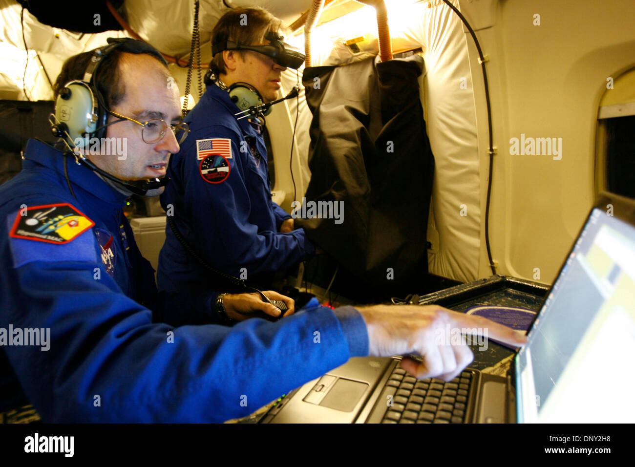 Stardust spacecraft 2006 hi-res stock photography and images - Alamy
