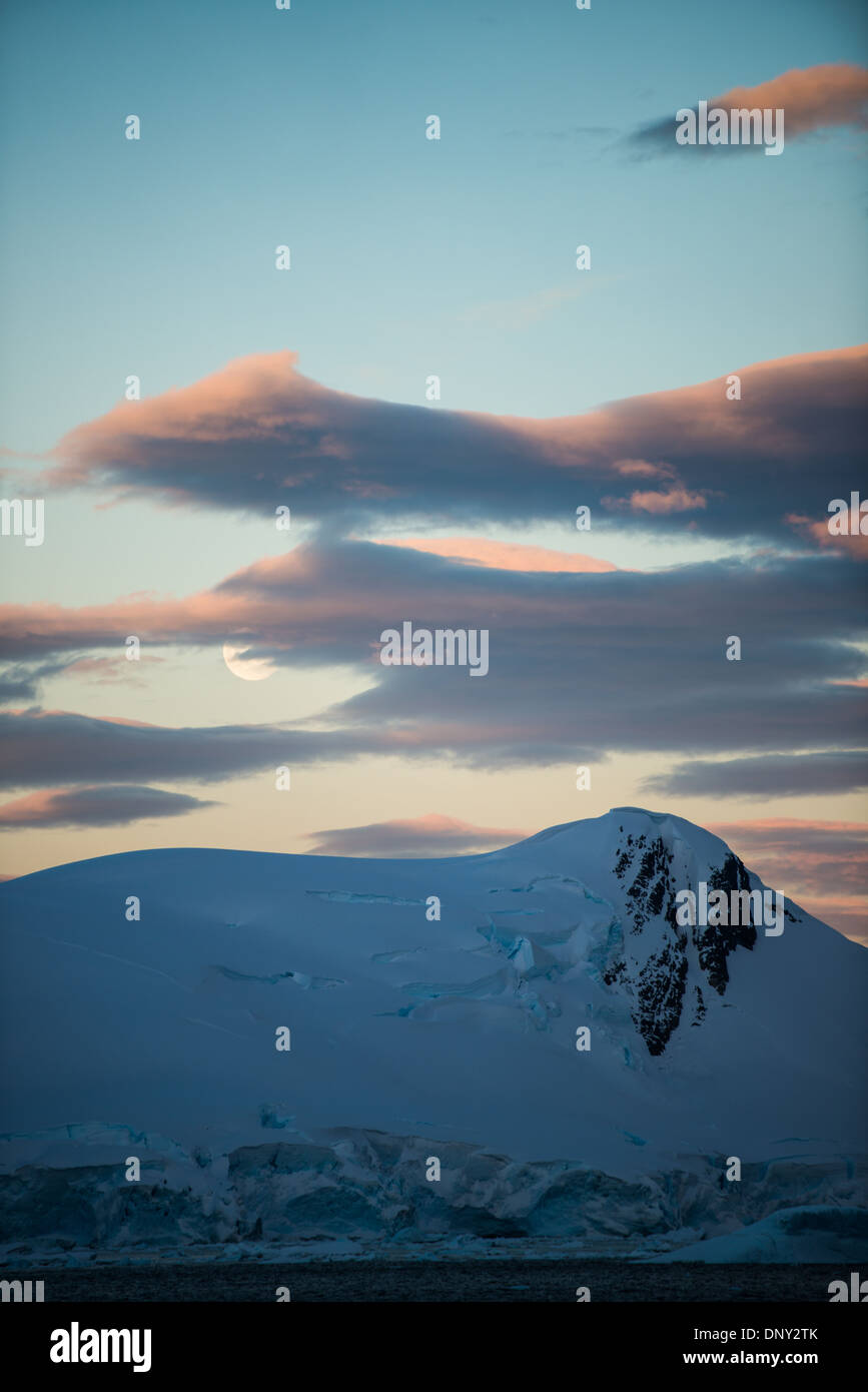 24 hours daylight hi-res stock photography and images - Alamy