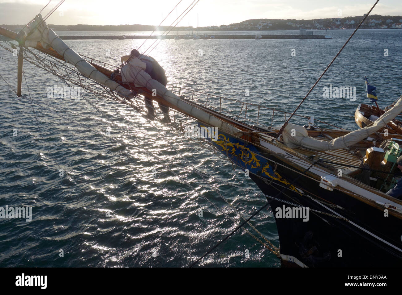 Crew works on boat hi-res stock photography and images - Alamy