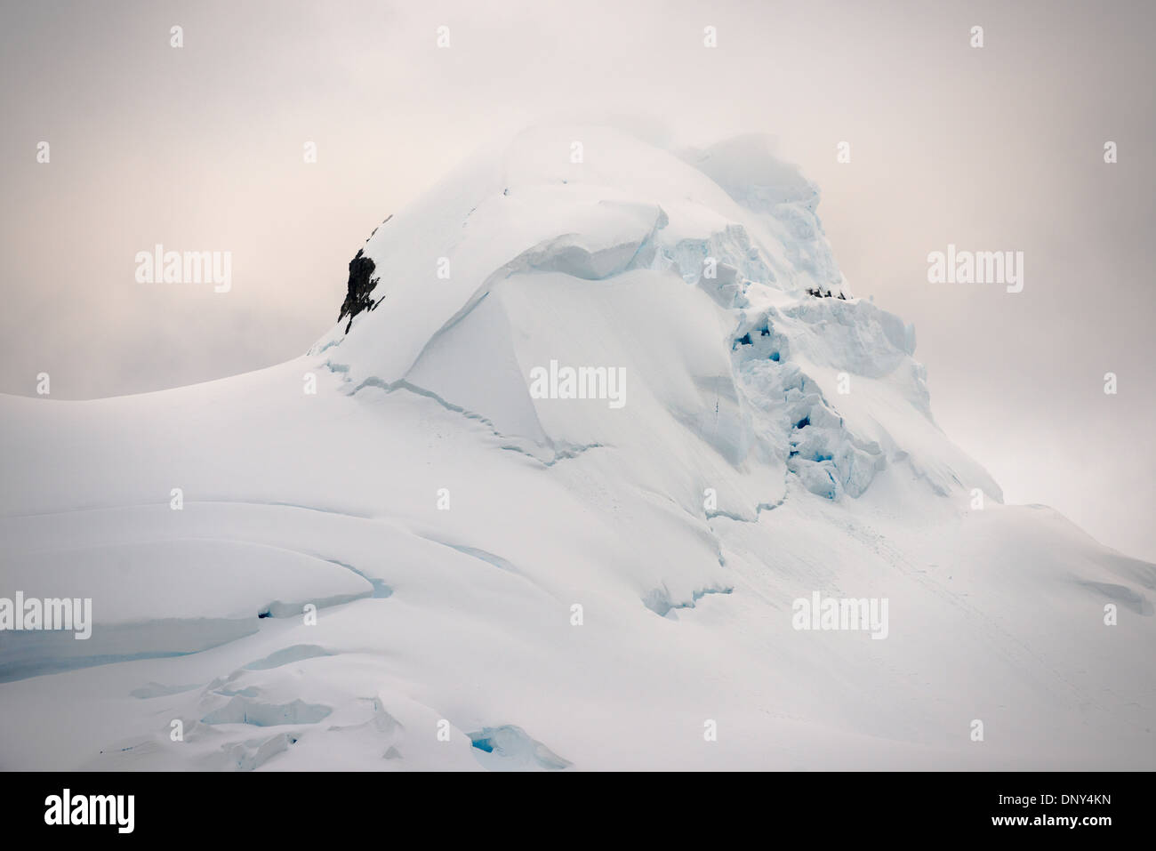 Lemaire Channel Mountains And Ice Antarctic Peninsula // LEMAIRE ...