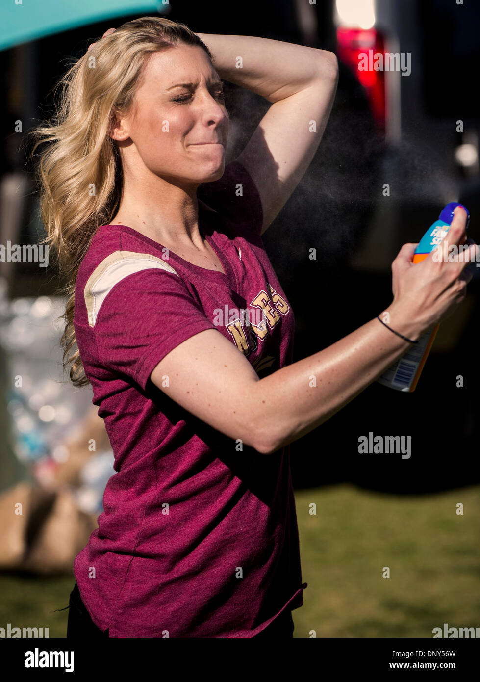 Pasadena, California, USA. 06th Jan, 2014. LIZ MAXWELL sprays her face ...
