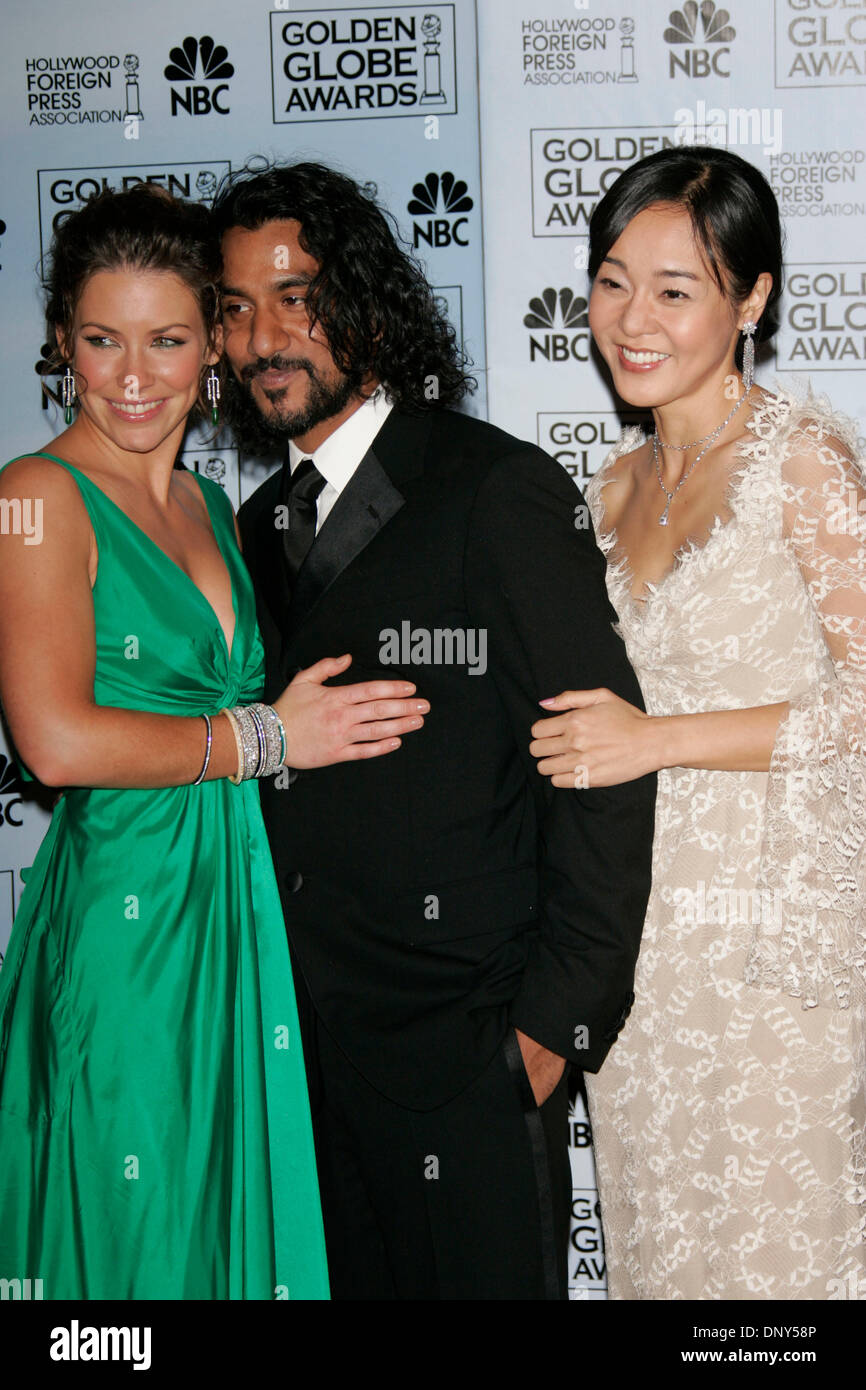 Jan 16, 2006; Beverly Hills, CA, USA; The cast & crew of 'LOST' with ...