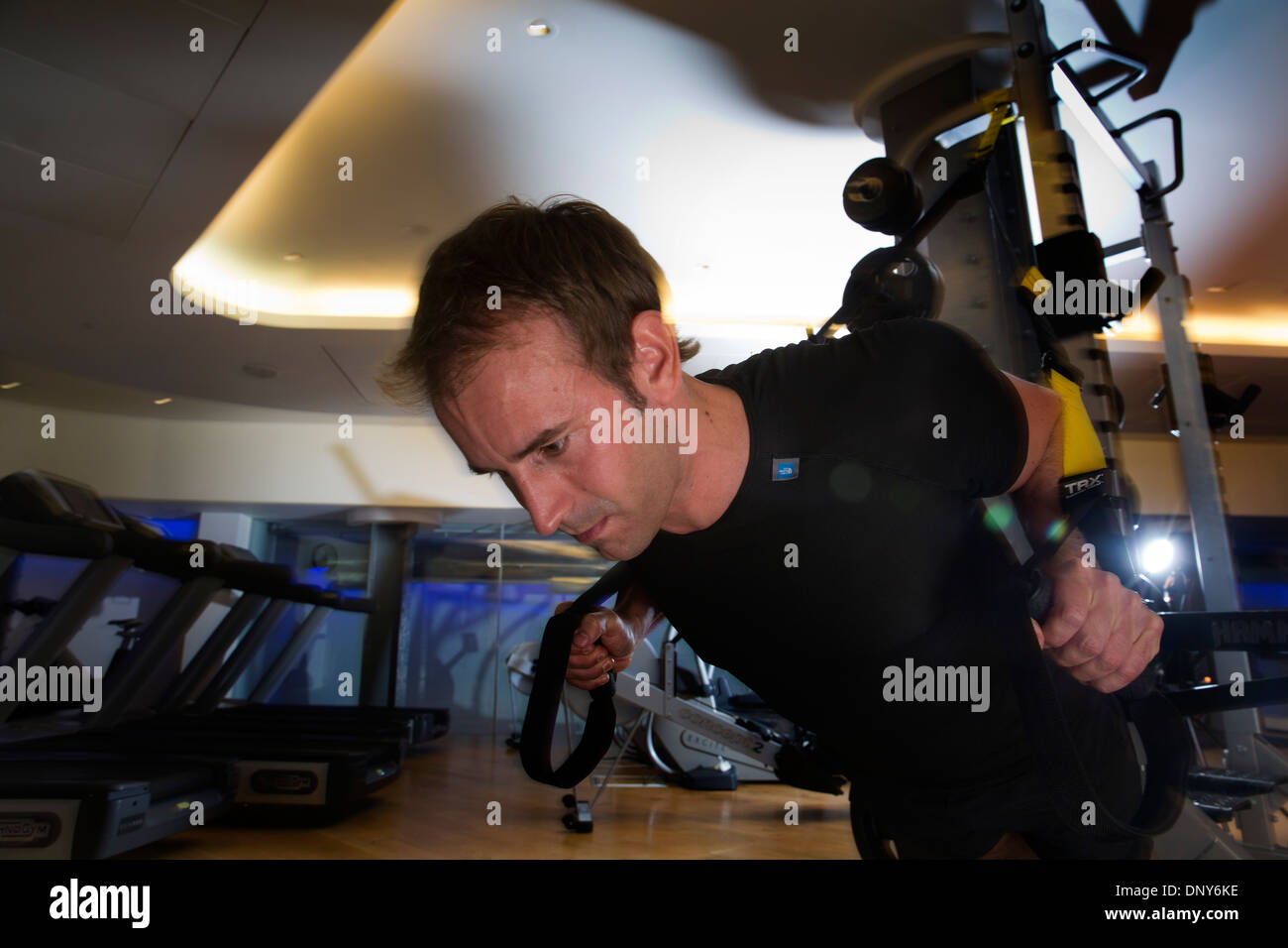 Shoulder press machine hi-res stock photography and images - Alamy