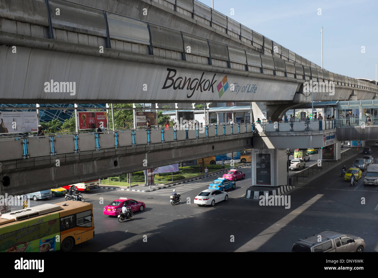 Pedestrian Walkway connecting Siam Square and the MBK center Bangkok ...
