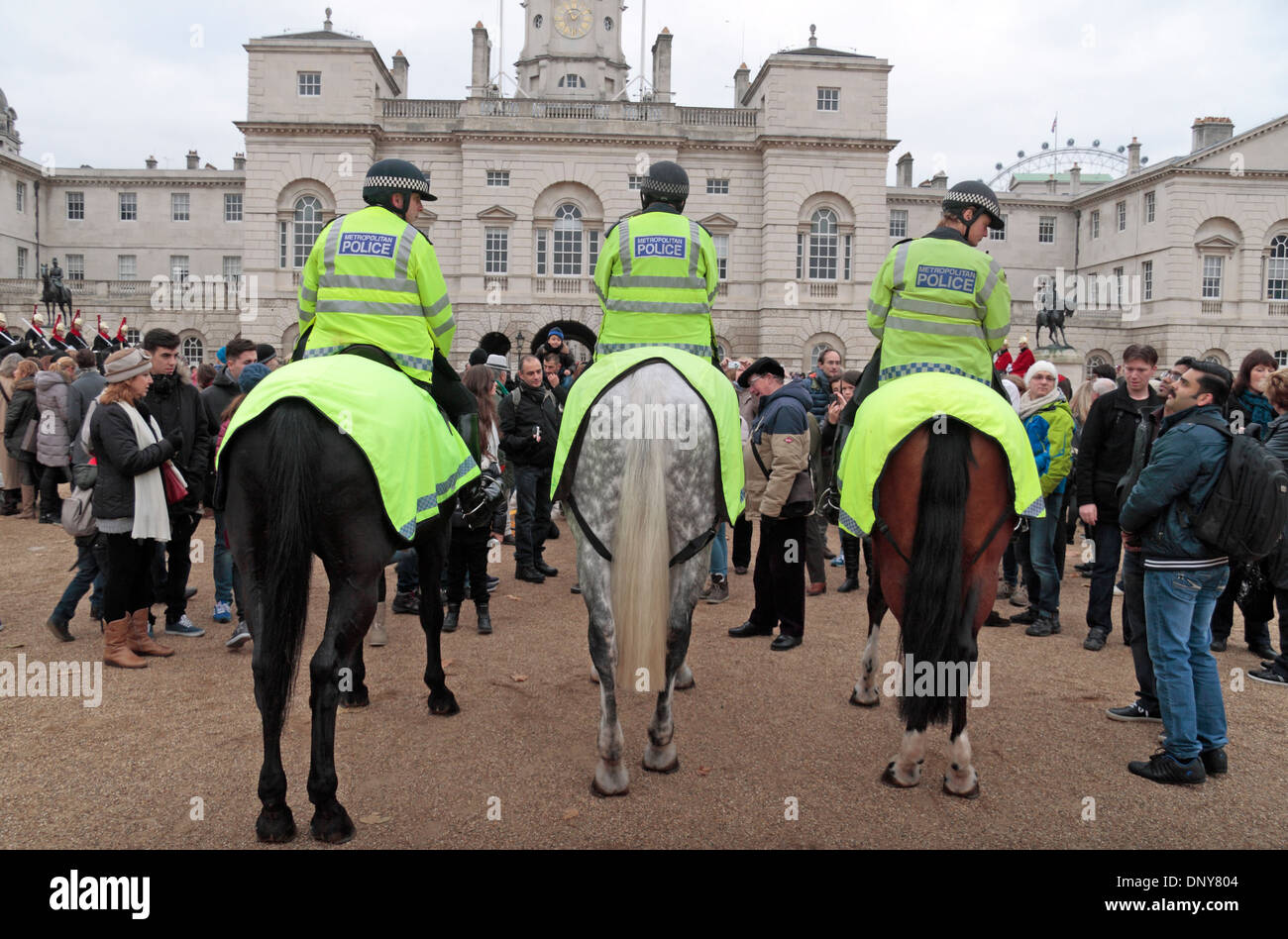Mounted police uk hi-res stock photography and images - Alamy