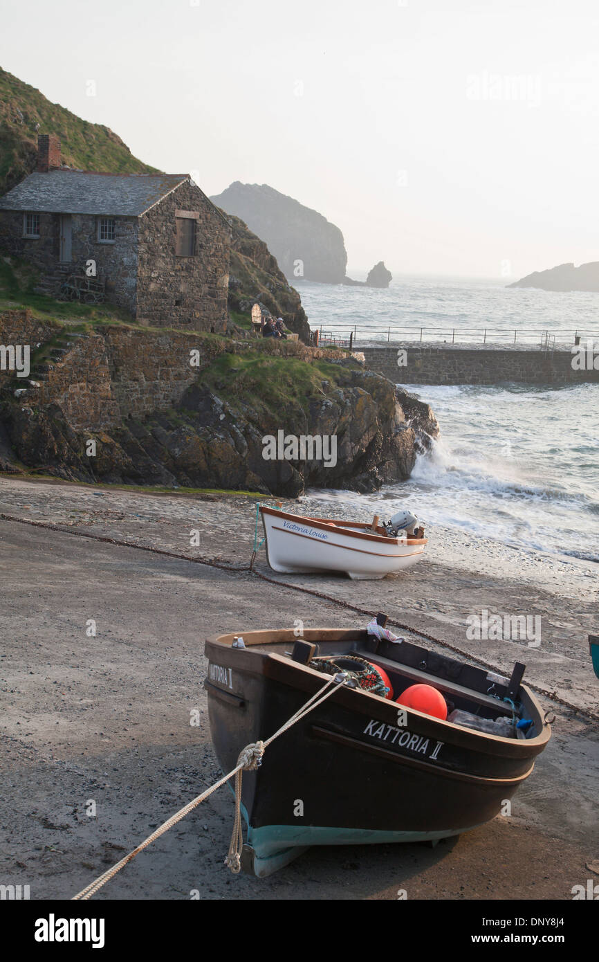 Stone fishing hut and boats at Mullion Cove harbour, Lizard Peninsula ...
