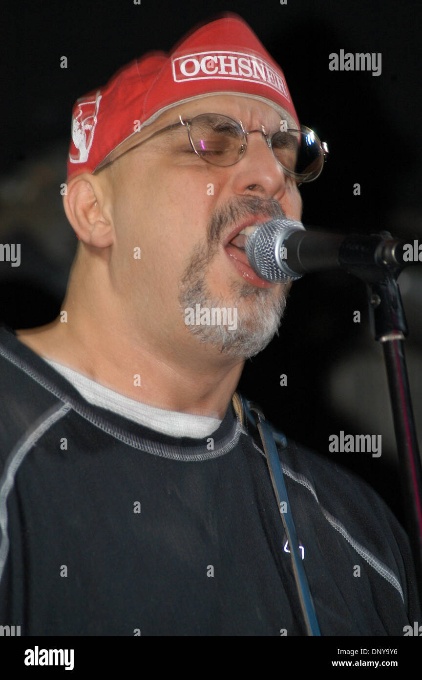 The smithereens live hi-res stock photography and images - Alamy