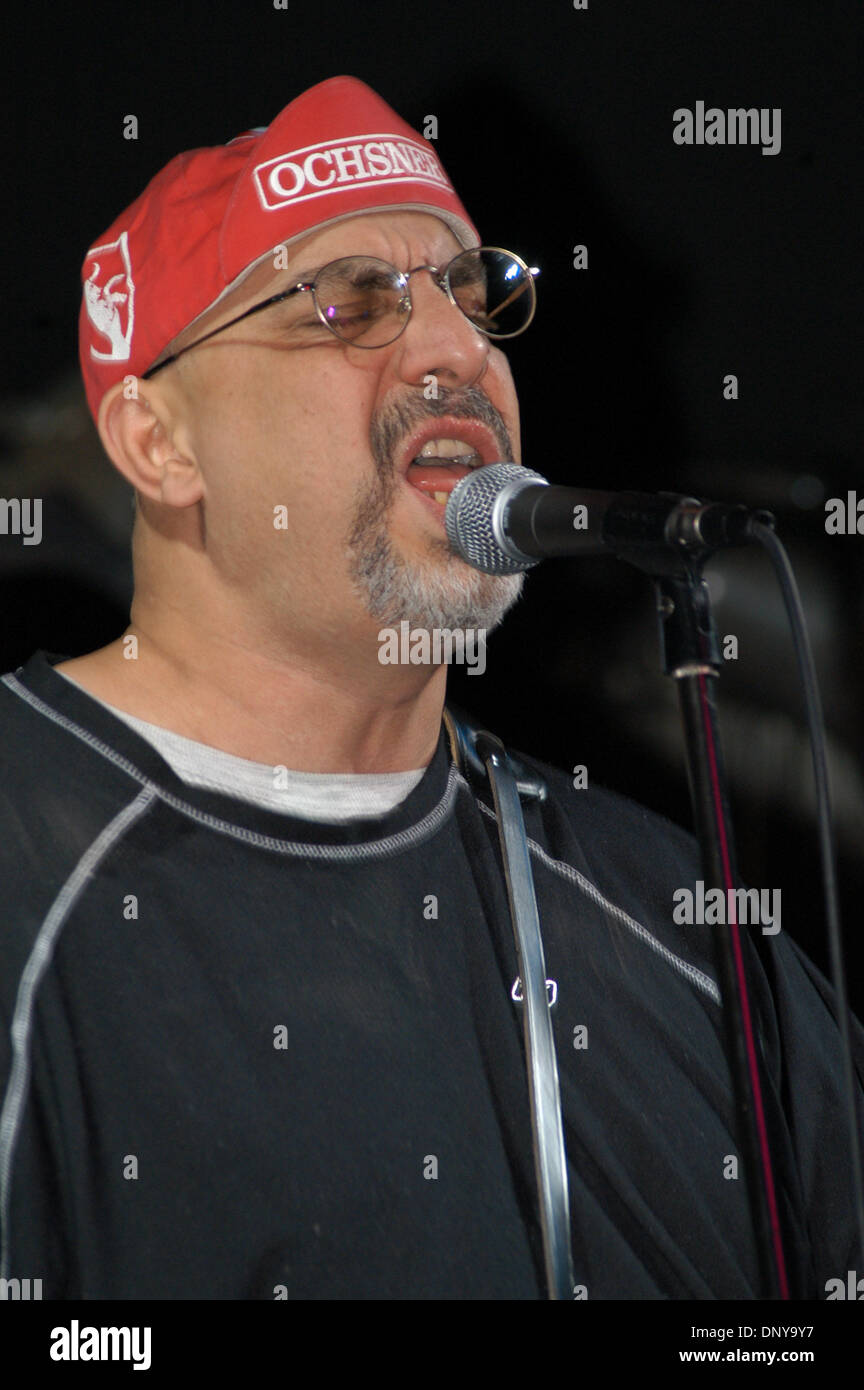 The smithereens live hi-res stock photography and images - Alamy