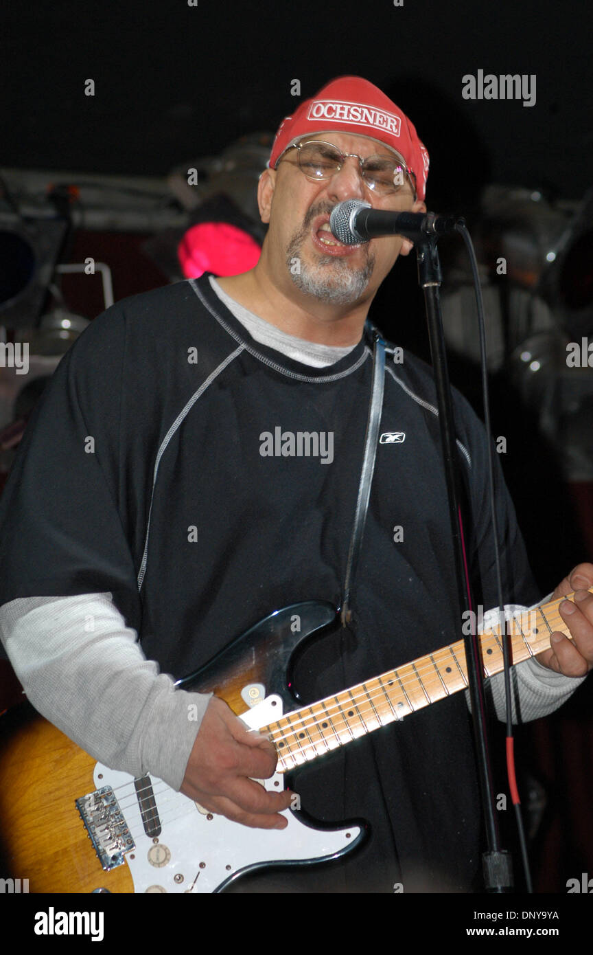 The smithereens live hi-res stock photography and images - Alamy