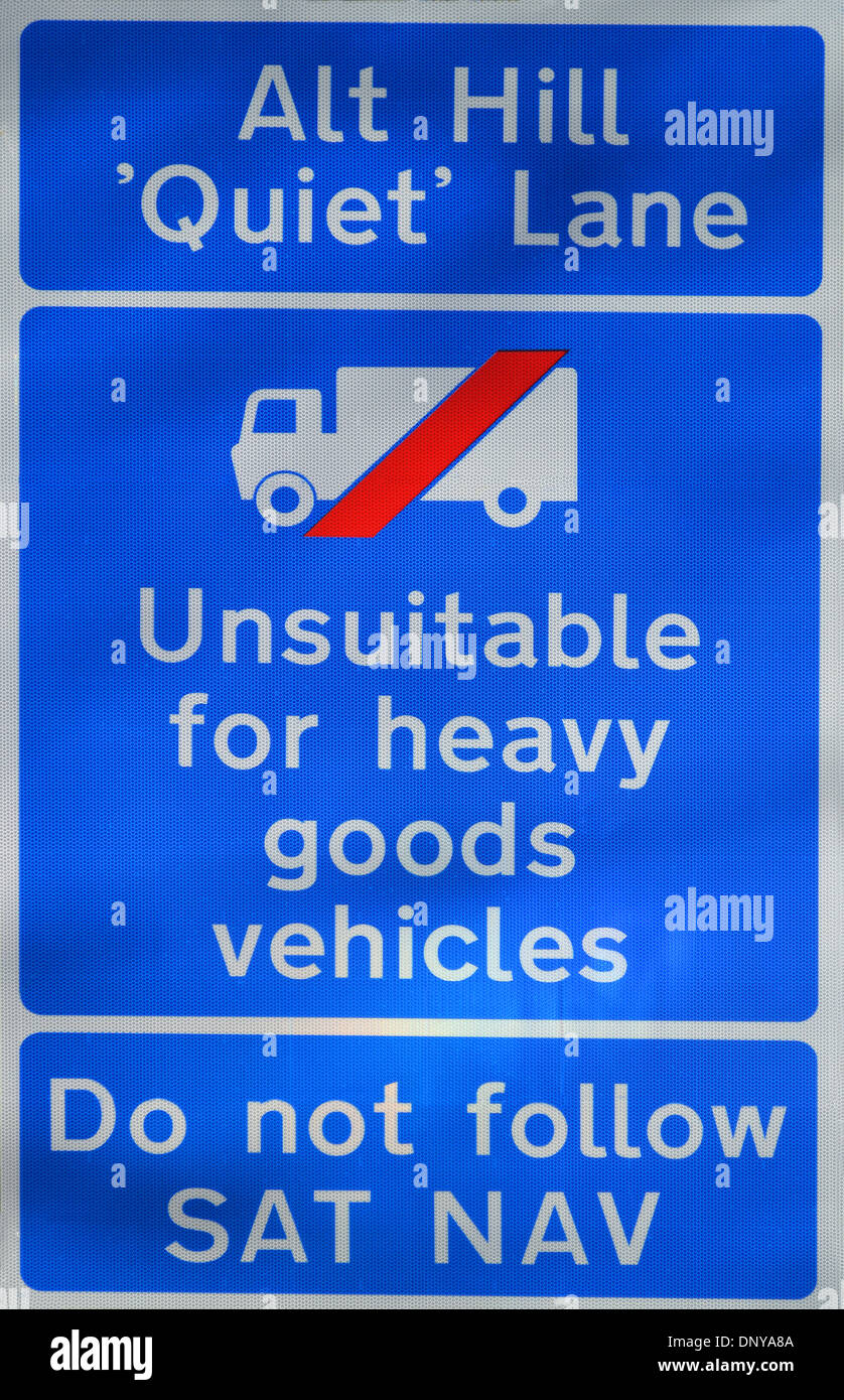 Unsuitable heavy goods vehicles sign hi-res stock photography and ...
