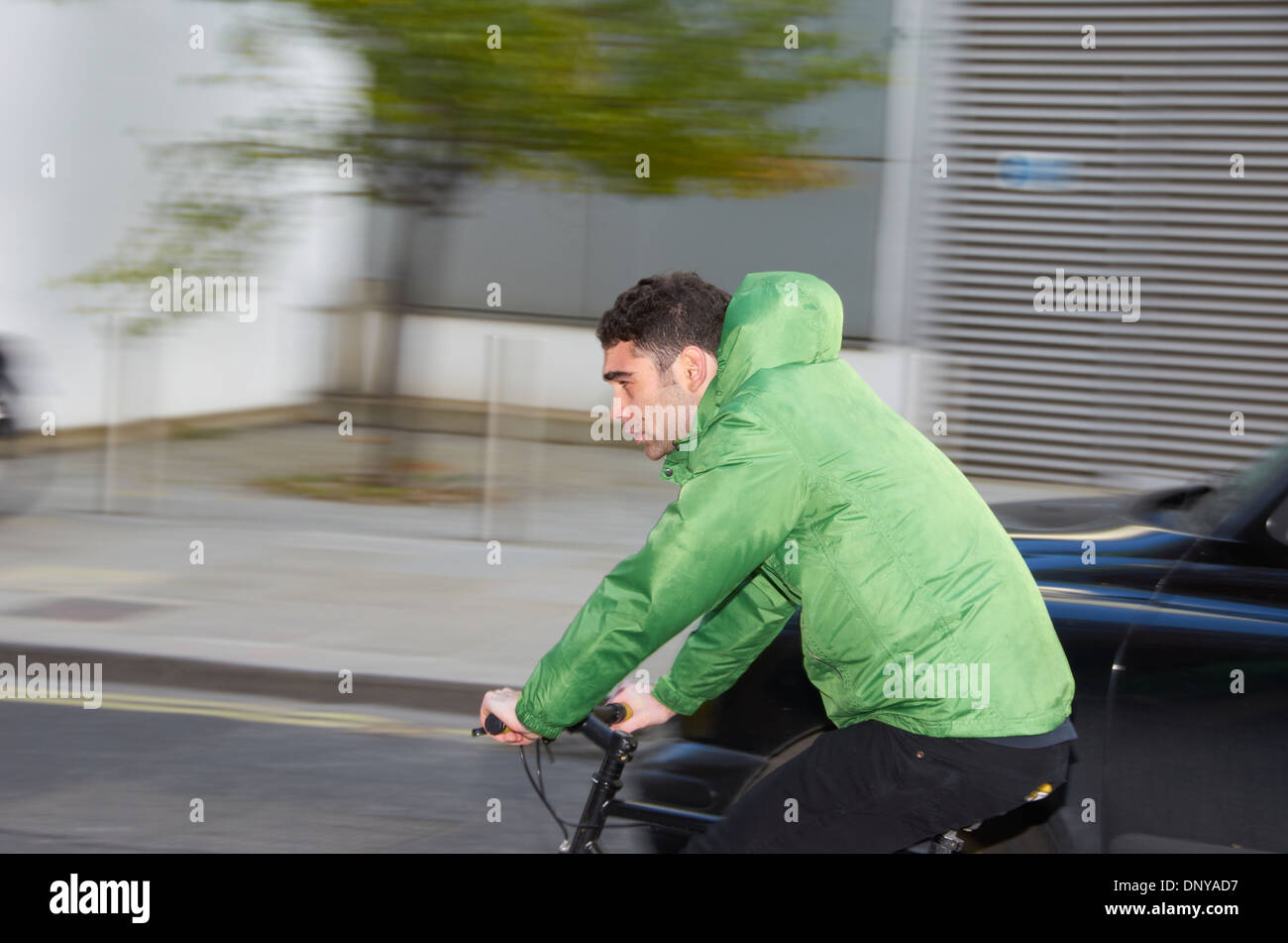 Car overtaking cyclist hi-res stock photography and images - Alamy
