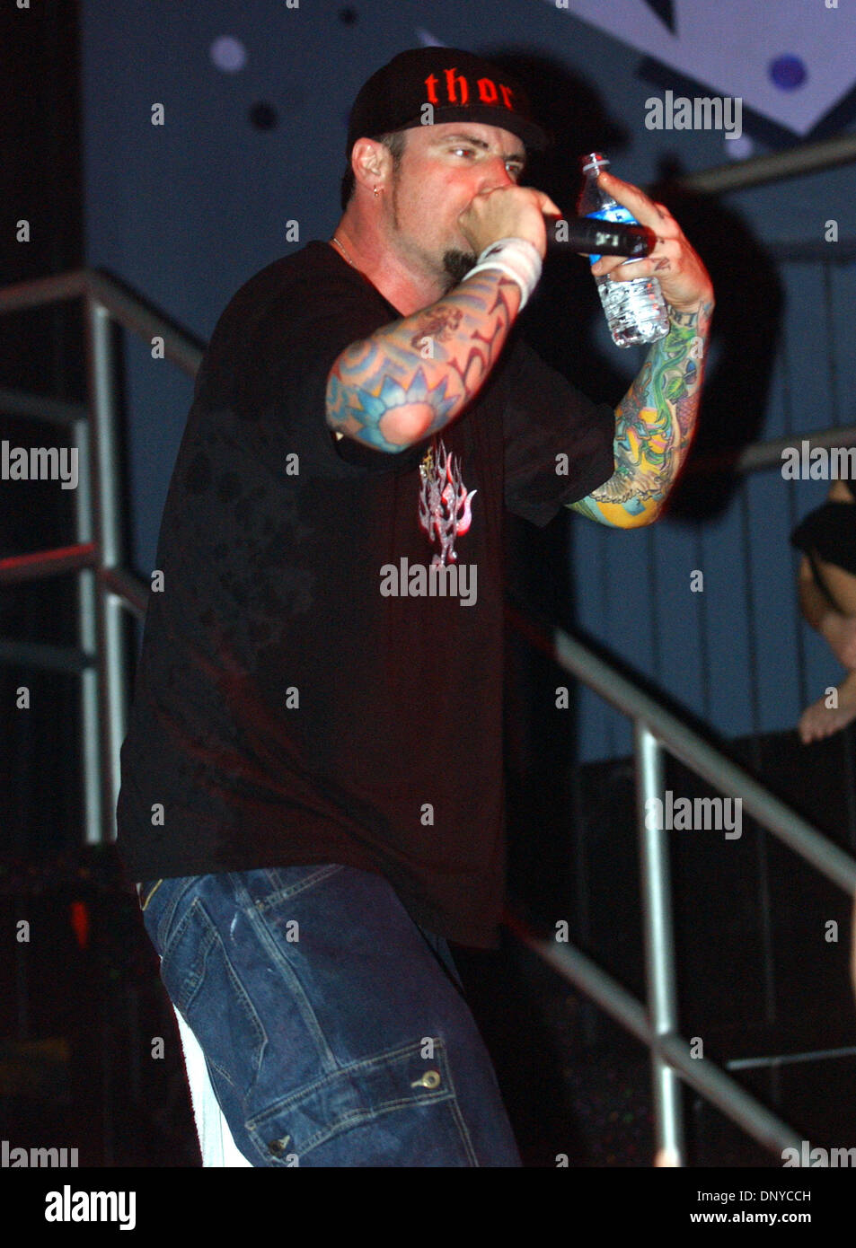 Jan 25, 2006; Wilmington, NC, USA; Rapper VANILLA ICE brings the crowd ...