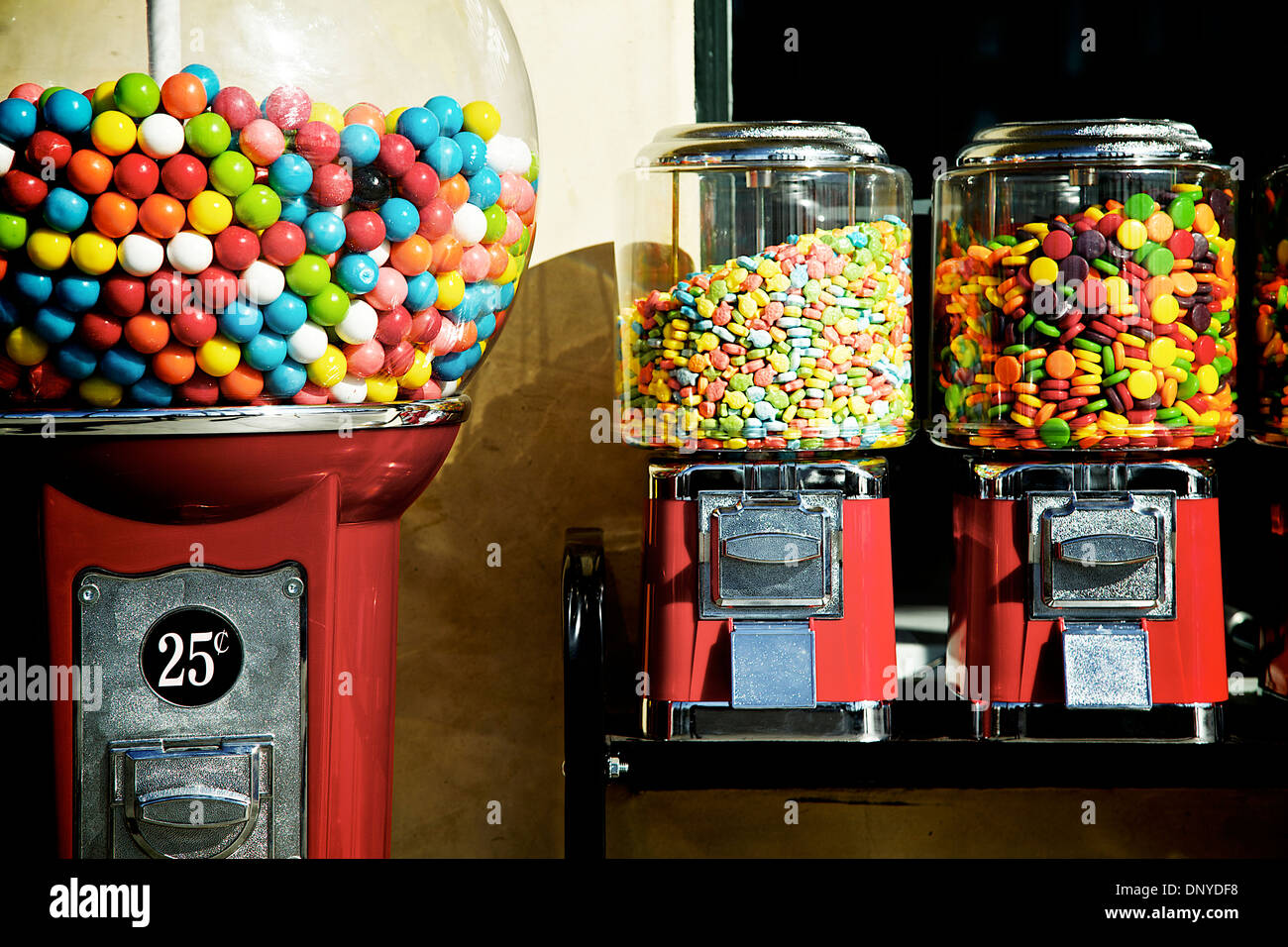 Gumball machine hi-res stock photography and images - Alamy