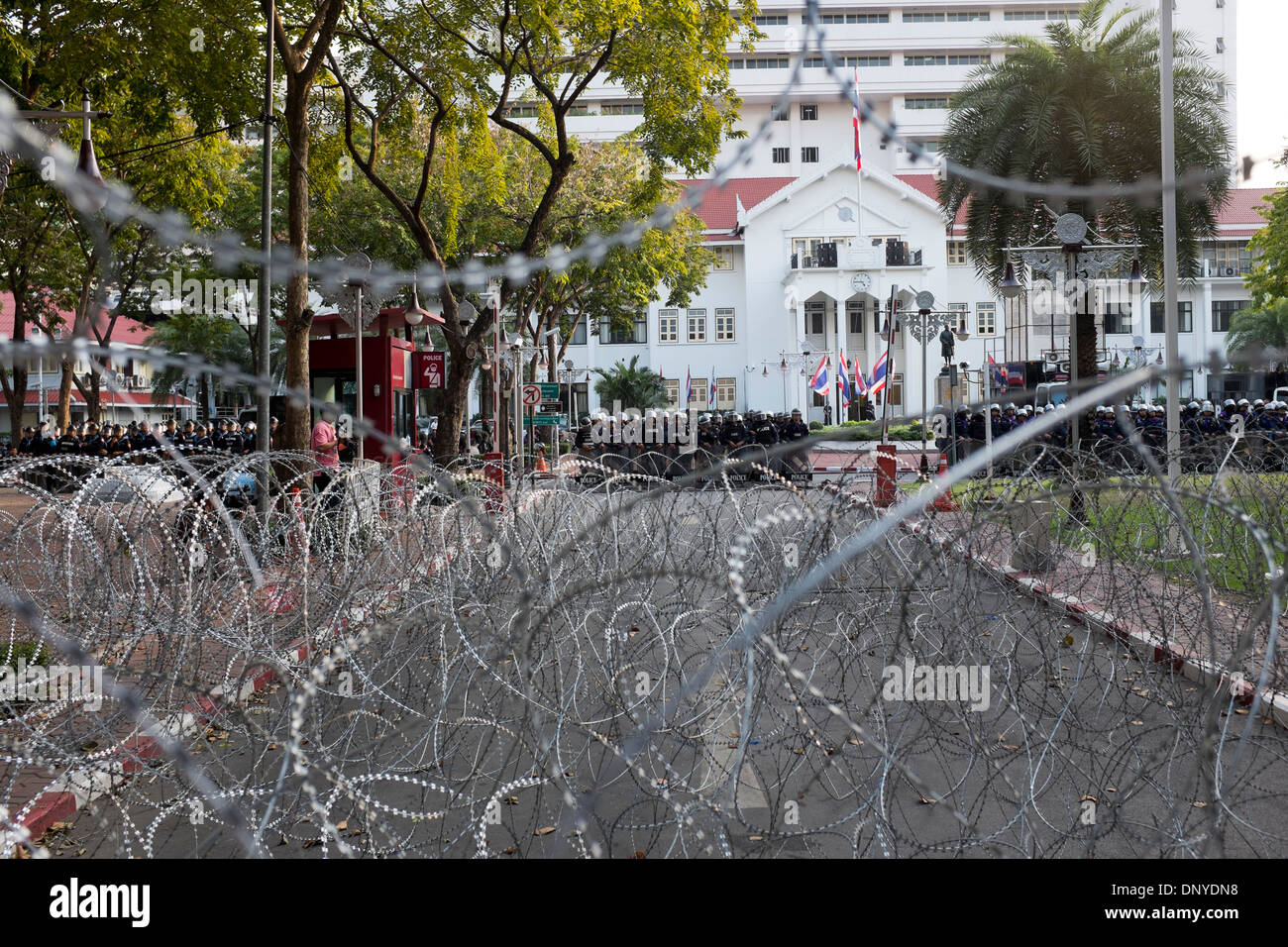 Barbed wire protecting building hi-res stock photography and images - Alamy