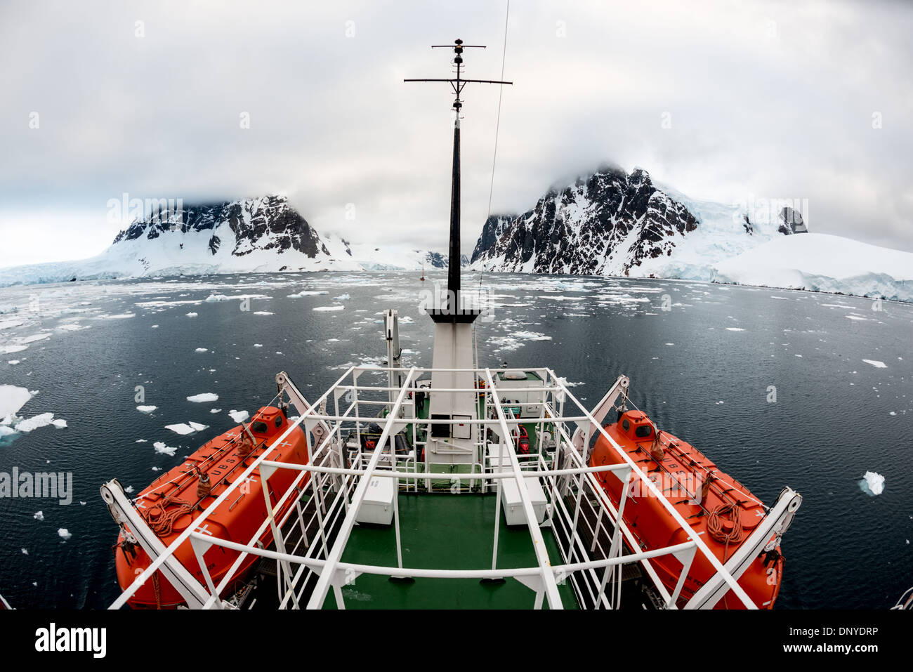 Lemaire channel antarctica ships hi-res stock photography and images ...