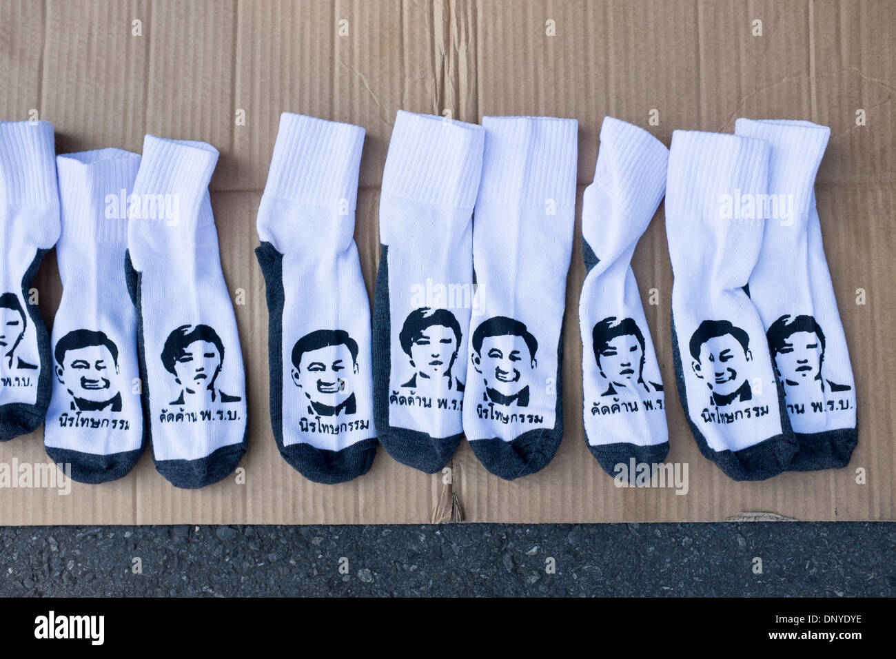 Faces protest hi-res stock photography and images - Alamy