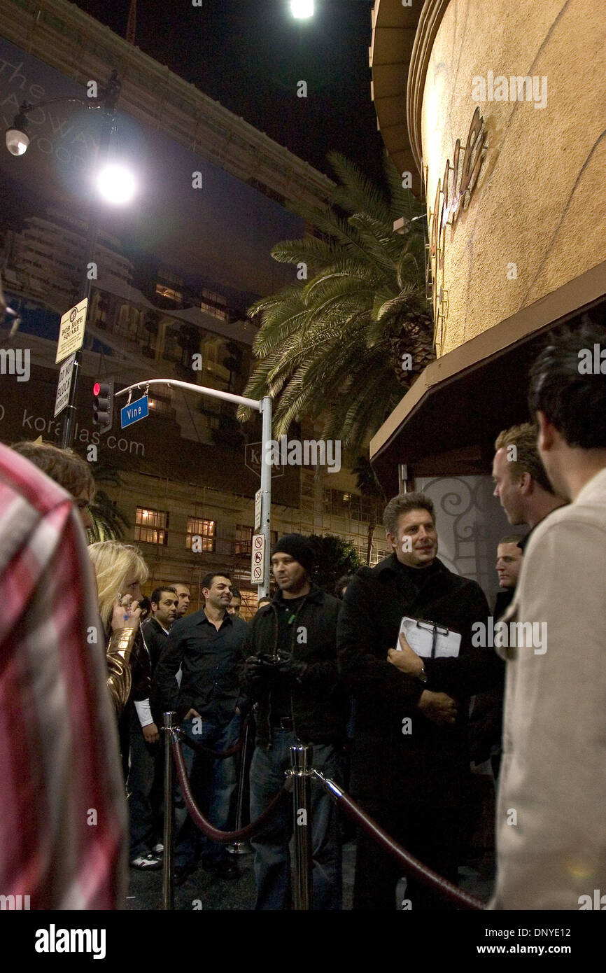 Jan 28, 2006; Hollywood, CA, USA; Crowd waits to get in to Basque ...