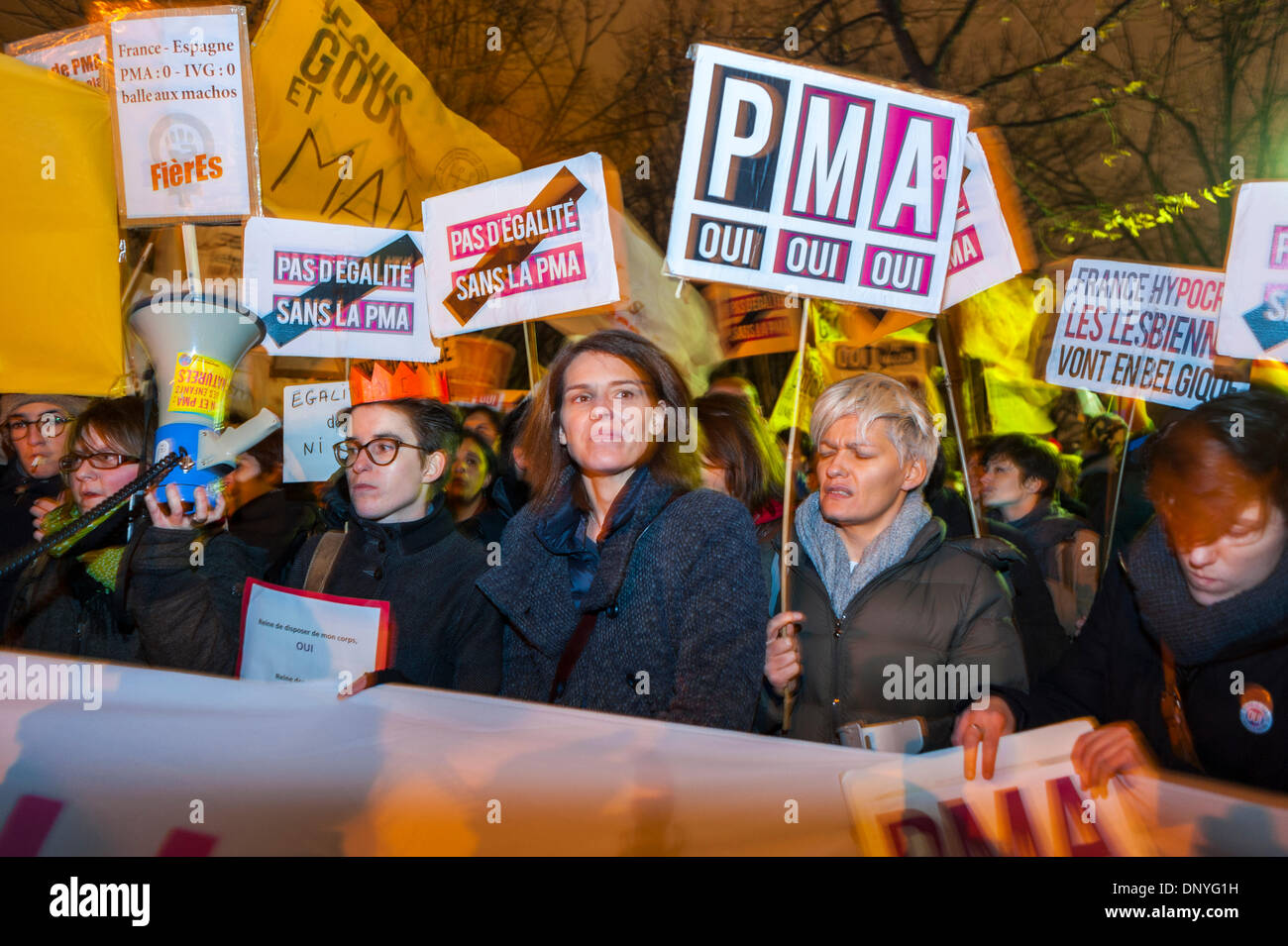 Women protest protests protesting hi-res stock photography and images ...