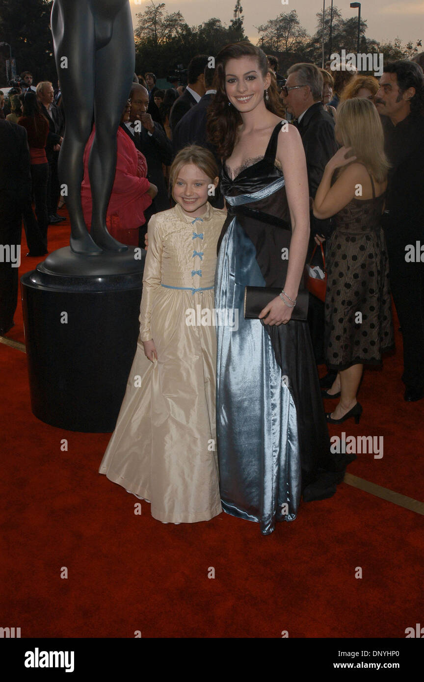 2006 press actress anne hathaway hi-res stock photography and images ...